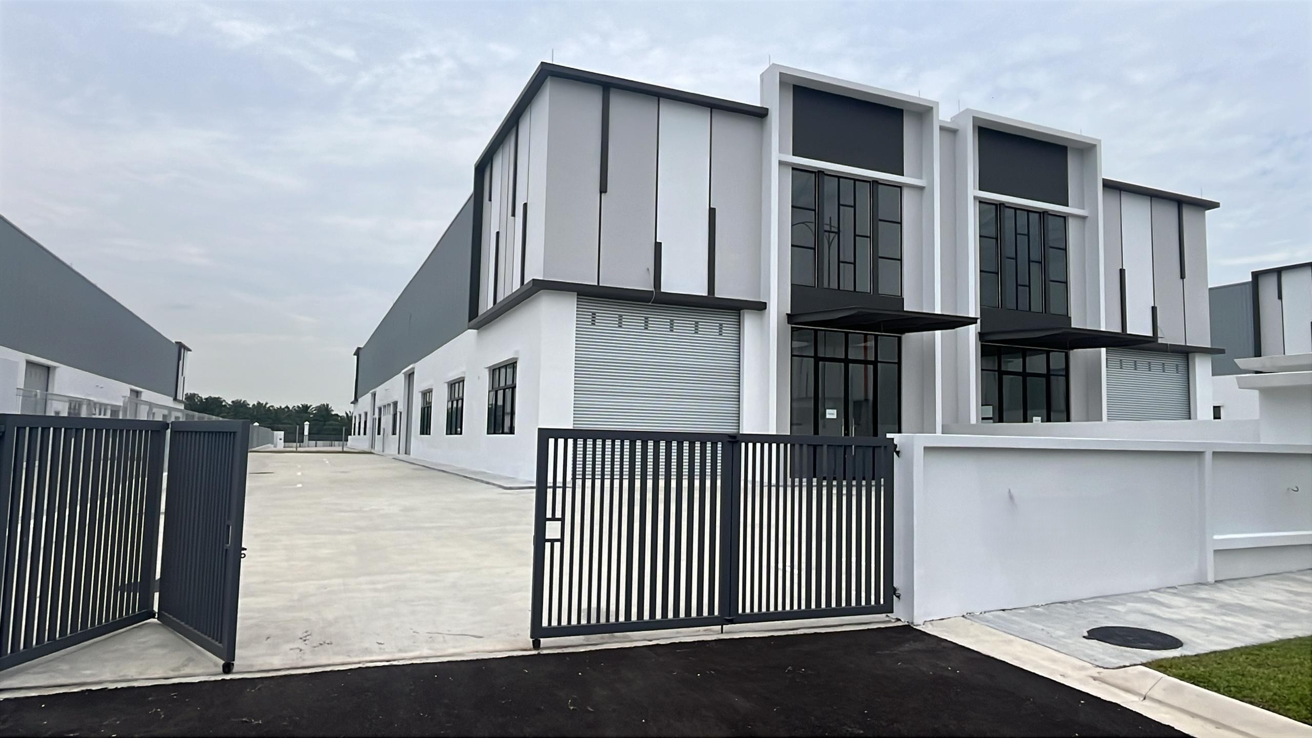 全新落成 – Phase 3 Cluster Factory 📍Eco Business Park 1 @ Dato Onn ...